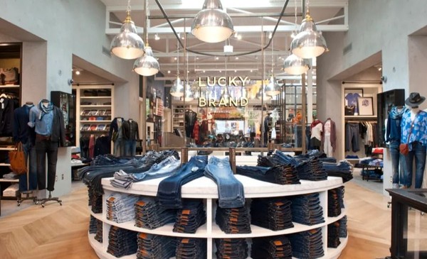 Otra marca de ropa de EEUU aterriza en Argentina con jeans “a precio ...
