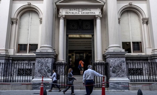 Más empresas podrán pedir créditos en dólares con aval exportador ...