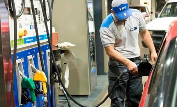 Cómo ahorrar en combustible cargando en YPF, Axion, Shell, y Puma | Punto Biz